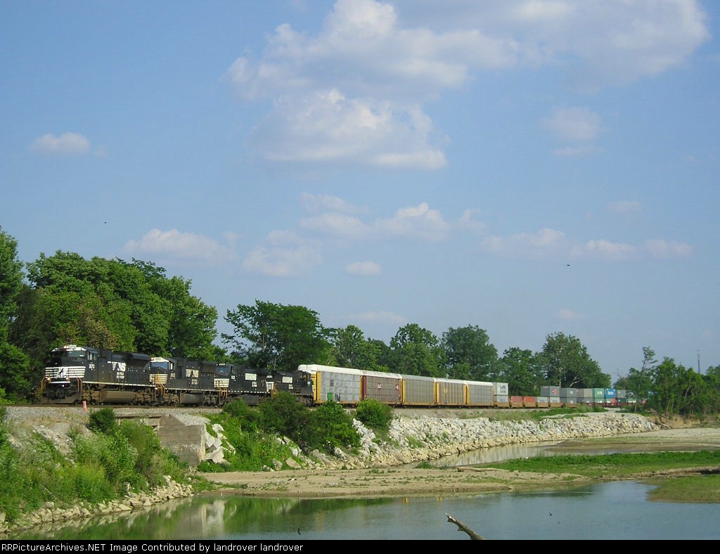 NS 2670 On NS 282 Westbound
